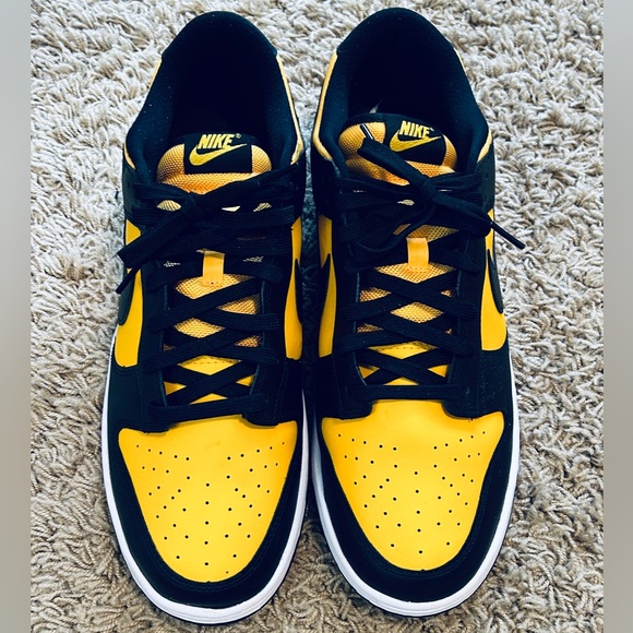 Nike | Shoes | Mens Nike Dunks Blackuniversity Gold | Poshmark